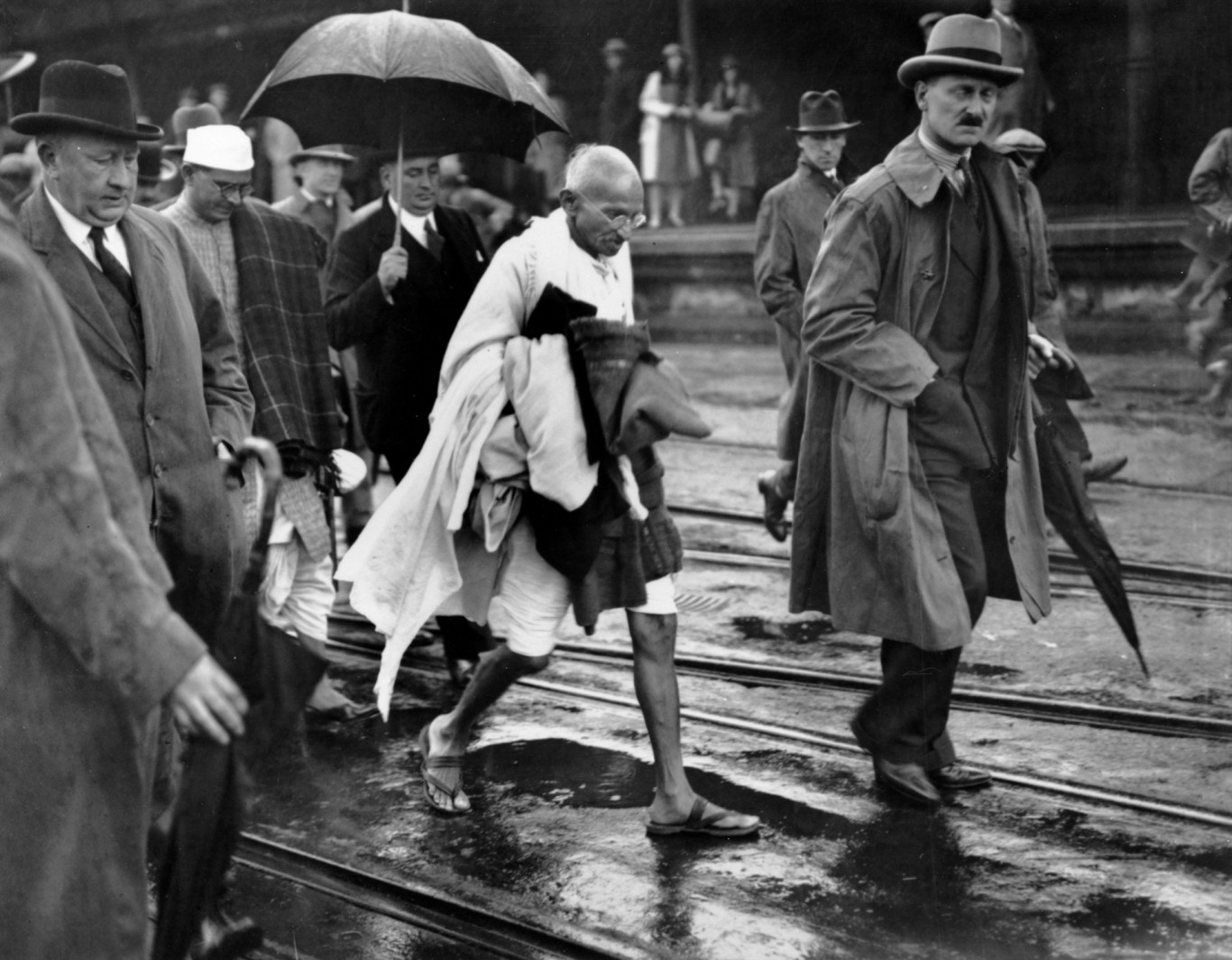 gandi u england - Fenomeni