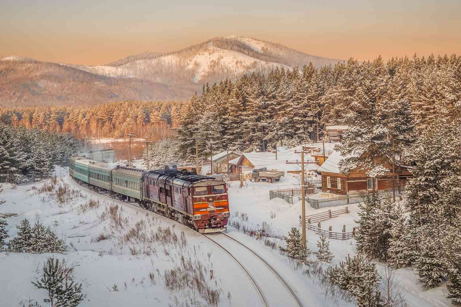 the-10-most-beautiful-winter-train-rides-in-the-united-states-1222-2000 ...